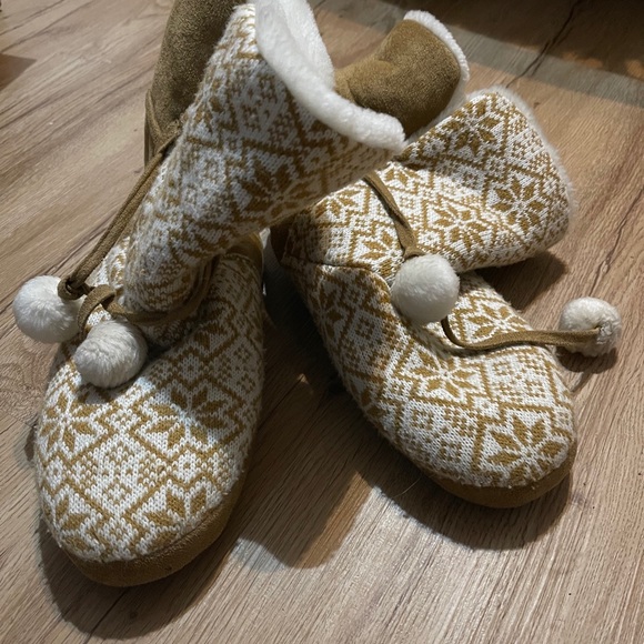 Shoes | Slippers | Poshmark